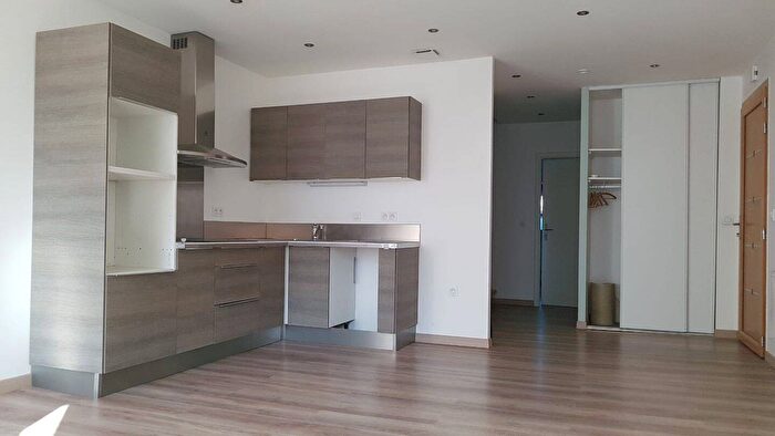 Appartement à louer - Centre Ville, Cluses - 3 pièces - 3 chambres