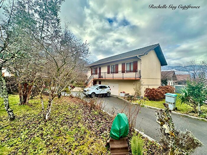 Maison à vendre - Cluses, Centre-ville - 5 pièces - 4 chambres