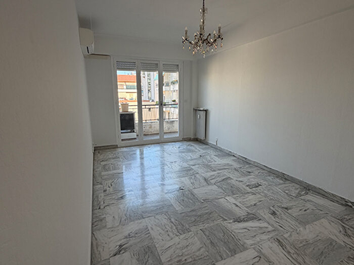 Appartement 2 pièces à Nice, Gambetta, à louer