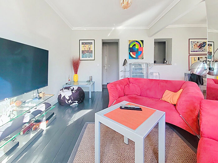 Appartement à vendre - Paris e , Montmartre, Sacré Coeur, Abbesses - 3 pièces - 2 chambres