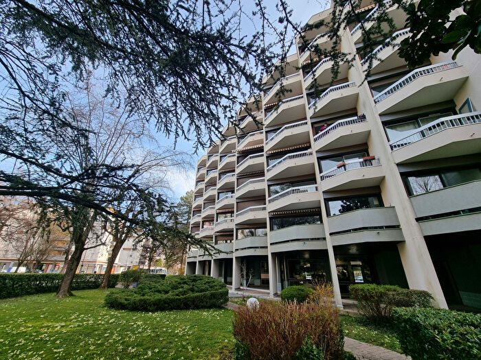 Appartement à vendre - Voiron, Baltiss, Paviot - 1 pièce