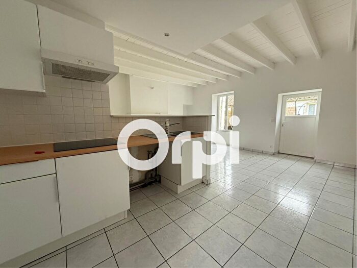 Maison à louer - Saint-Saturnin-du-Bois - 3 pièces - 2 chambres