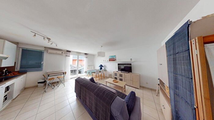 Appartement à louer - Le Village, Vaulx-en-Velin - 2 pièces - 1 chambre