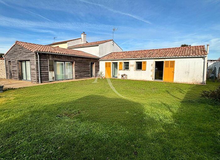 Sainte-Radégonde-des-Noyers - Maison 6 pièces à louer
