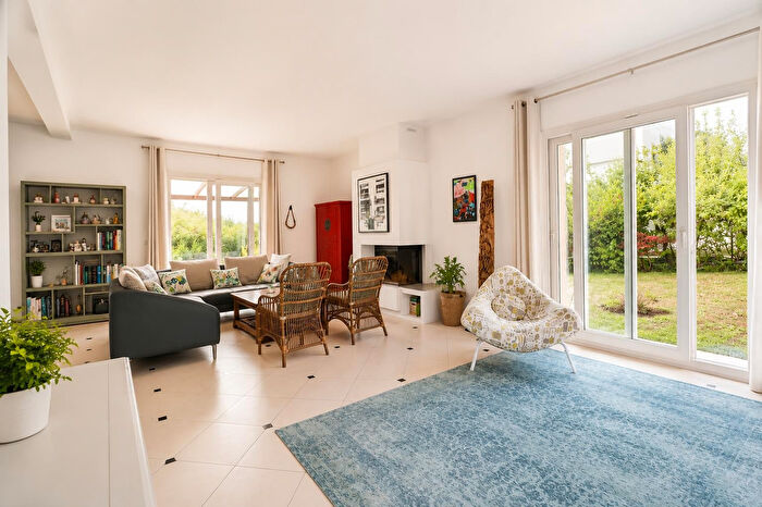 Maison 8 pièces à louer à Fourqueux
