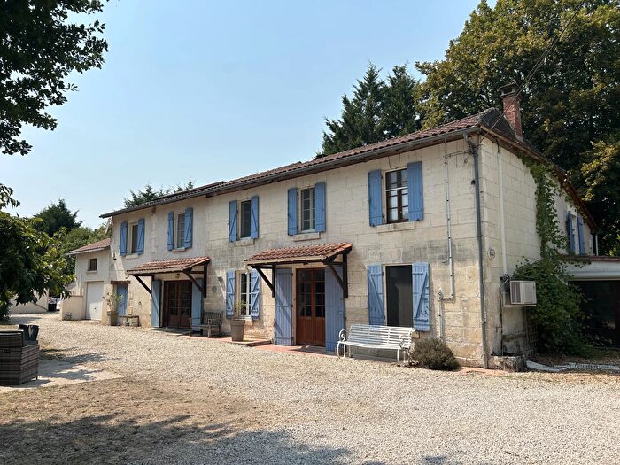 Maison à vendre - Aubeterre-sur-Dronne - 14 pièces - 6 chambres