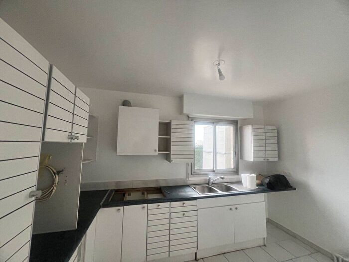 Appartement à louer - Buttes Chaumont, Paris ème arrondissement - 5 pièces - 3 chambres