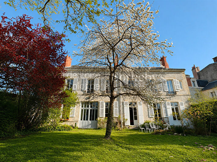 Maison 10 pièces à Orléans, Bannier, République, à vendre