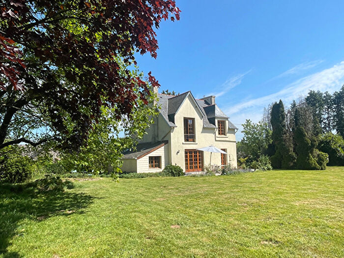 Maison à vendre - Plonévez-du-Faou - 14 pièces - 6 chambres