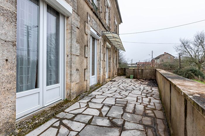 Maison à vendre - Javerlhac-et-la-Chapelle-Saint-Robert - 6 pièces - 4 chambres