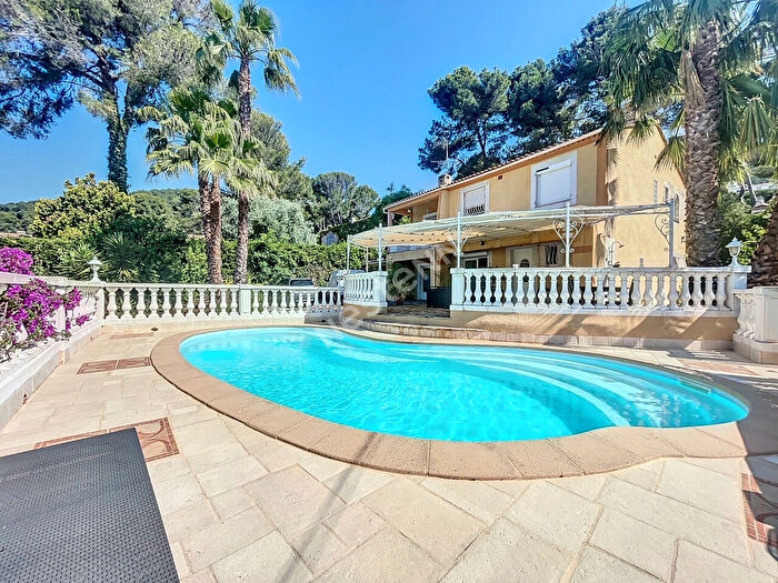 Maison à vendre - Carqueiranne - 8 pièces - 3 chambres