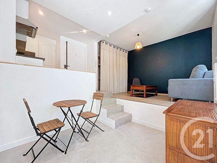 Appartement à louer - Valbonne, Village - 1 pièce