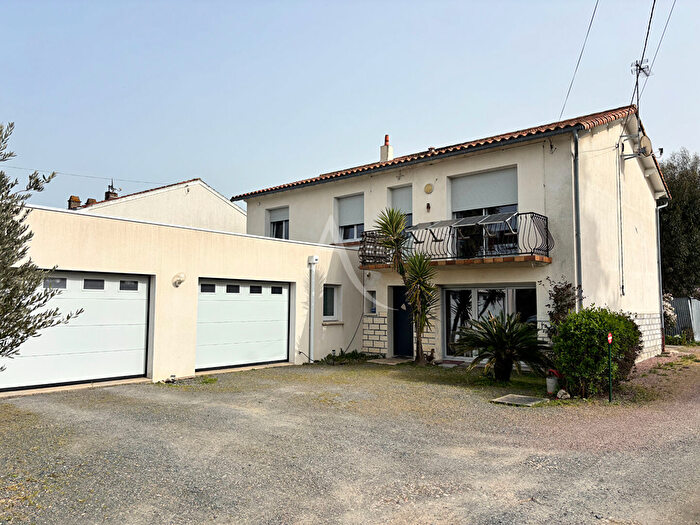 Maison à vendre - Fontenay-le-Comte, Charzais, Granges, Ardennes - 8 pièces - 4 chambres