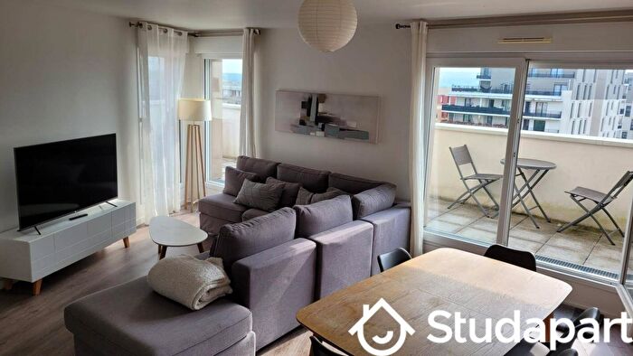 Appartement à louer - Croix Petit-Chenes dOr, Cergy - 1 pièce - 4 chambres