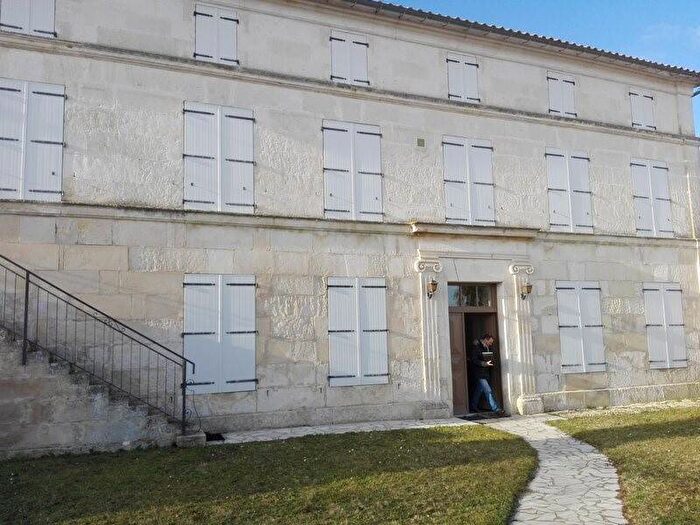 Maison à louer - Trois-Palis - 6 pièces - 4 chambres