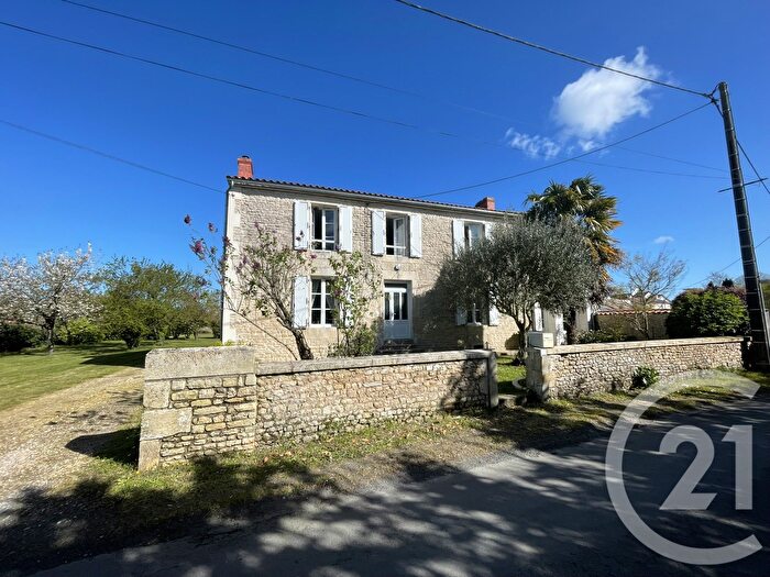 Maison à vendre - Nalliers - 8 pièces - 5 chambres