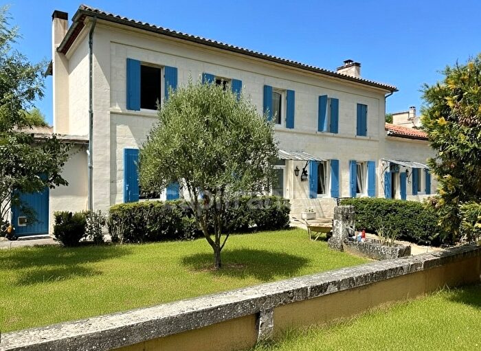 Maison à vendre - Saint-Aigulin - 9 pièces - 5 chambres