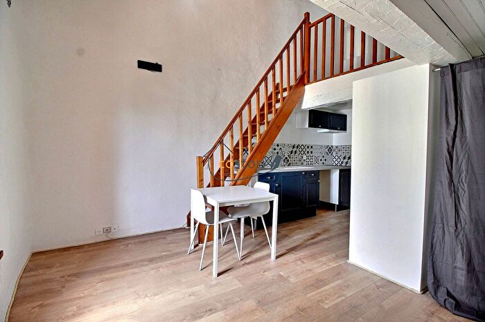 Appartement à louer - Centre Ancien, Draguignan - 1 pièce - 1 chambre