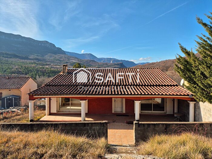 Maison à vendre - Noyers-sur-Jabron - 5 pièces - 4 chambres