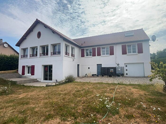 Saint-Pierre-es-Champs - Maison 8 pièces à vendre