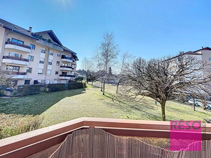 Appartement à louer - Est, Ville-la-Grand - 4 pièces - 3 chambres