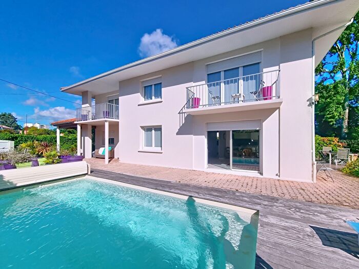 Maison à vendre - Mérignac, Centre-ville - 7 pièces - 5 chambres