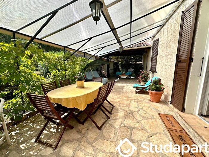 Appartement à louer - Les Groules-Les Breguieres, Antibes - 1 pièce - 3 chambres