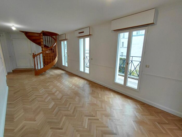 Appartement à louer - Paris e , Sainte-Avoye - 4 pièces - 2 chambres