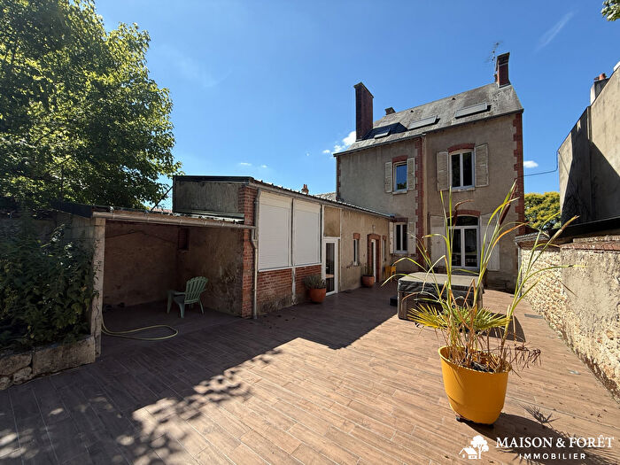 Gien, Centre-ville - Maison 8 pièces à vendre