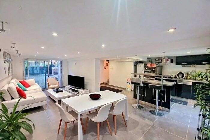 Maison à vendre - Villemomble, Centre-ville, Orangerie - 6 pièces - 3 chambres