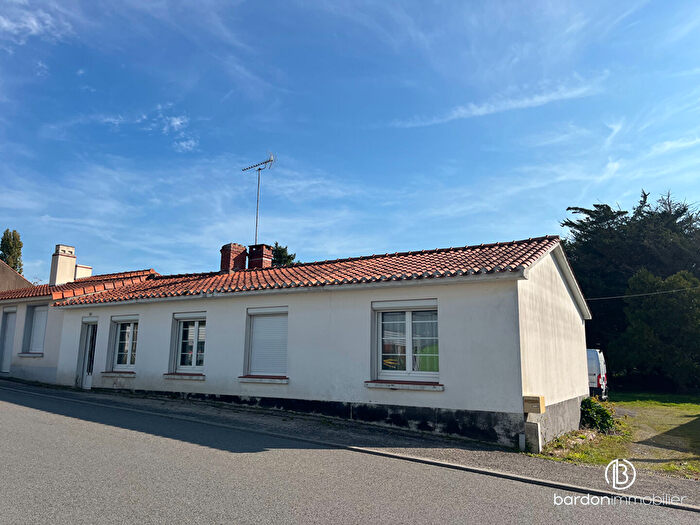 Maison à vendre - Saint-Étienne-de-Mer-Morte - 5 pièces - 3 chambres