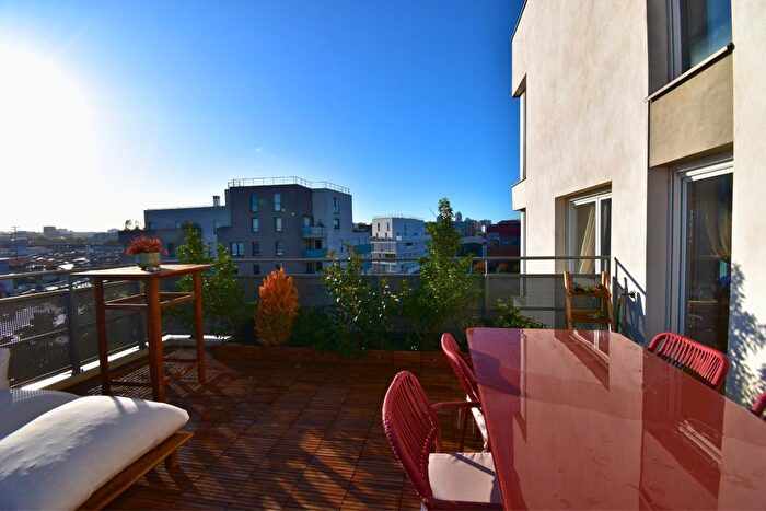 Appartement à louer - Aubervilliers, Landy-Plaine, Marcreus, Pressensé - 4 pièces - 3 chambres