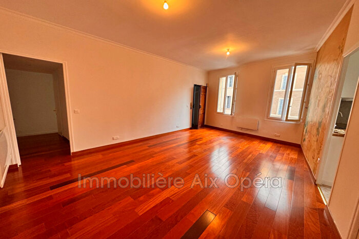 Appartement à louer - Aix-en-Provence, Centre-ville - 3 pièces