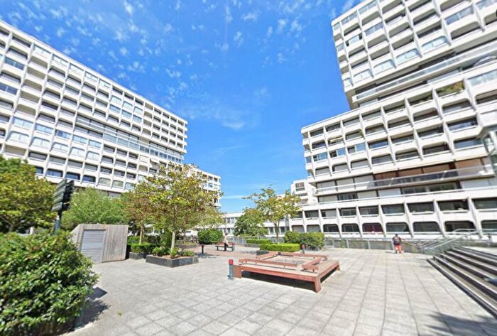 Appartement à vendre - Quartiers Centre, Colombier - 6 pièces - 4 chambres