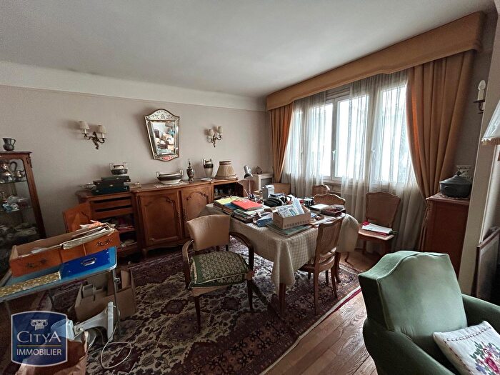 Appartement 4 pièces à vendre à Paris 15ème, Violet, Commerce