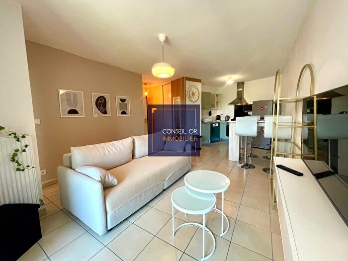 Appartement à louer - Vénissieux, Georges Levy, Ernest Renan, Moulin à vent - 2 pièces - 1 chambre