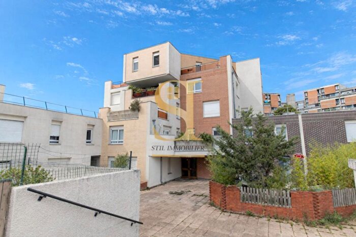 Appartement à vendre - Évry, Les Pyramides - 4 pièces - 2 chambres