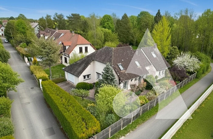 Maison 8 pièces à Saint-Julien-les-Villas, à vendre