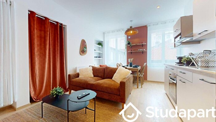 Appartement à louer - Hyper Centre-Vieille Ville, Saint-Étienne - 1 pièce - 3 chambres