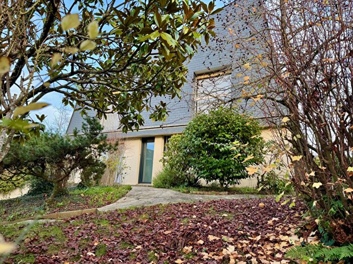 Maison à vendre - Quartiers Nord-Est, Jeanne dArc - 10 pièces - 7 chambres