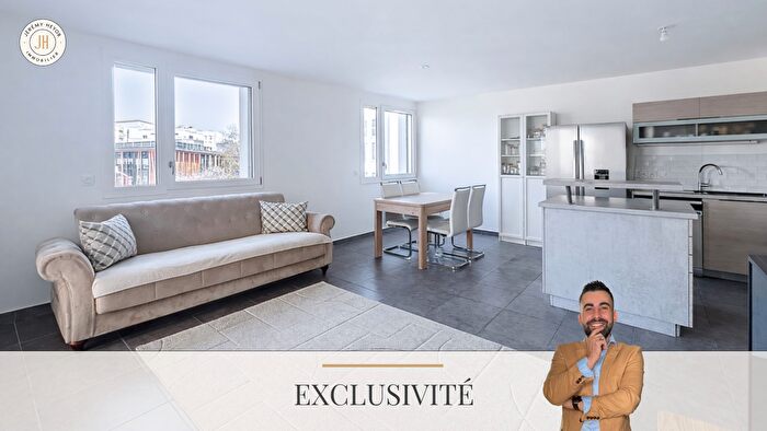 Appartement à vendre - Saint-Priest - 4 pièces - 3 chambres