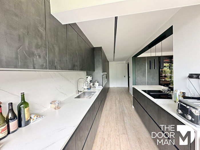 Appartement à vendre - Le Chesnay - 6 pièces - 3 chambres