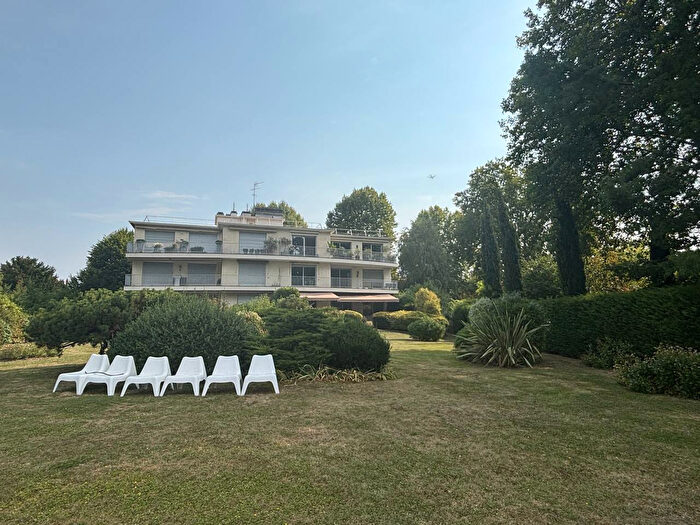 Appartement à louer - Enghien-les-Bains - 5 pièces - 3 chambres