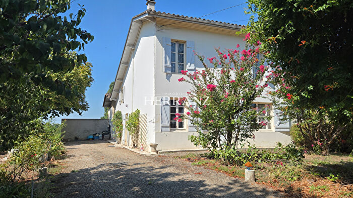 Mouliets-et-Villemartin : Maison 6 pièces à vendre
