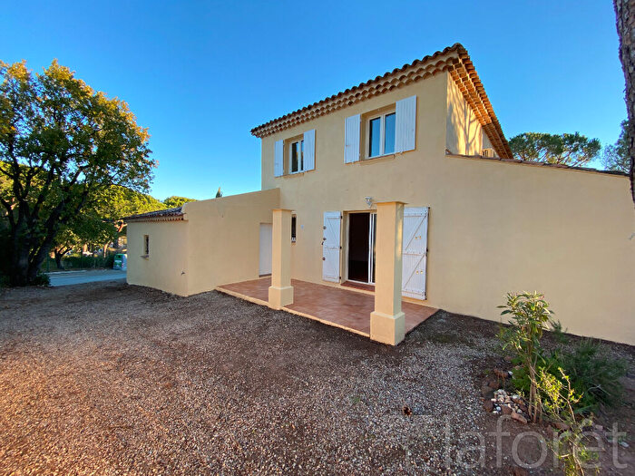 Maison 3 pièces à Roquebrune-sur-Argens, Village, à louer