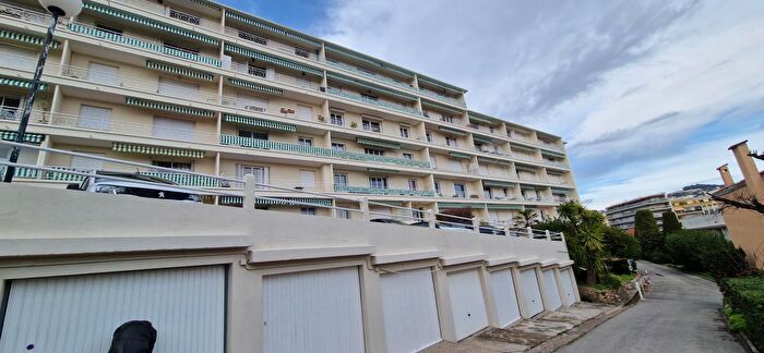 Appartement à louer - Cannes, Carnot - 3 pièces - 2 chambres