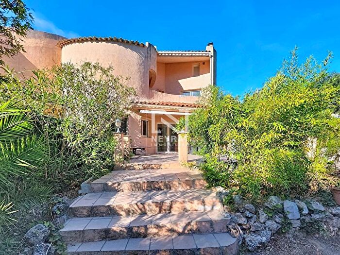 Appartement à vendre - Saint-Paul-en-Forêt - 5 pièces - 3 chambres