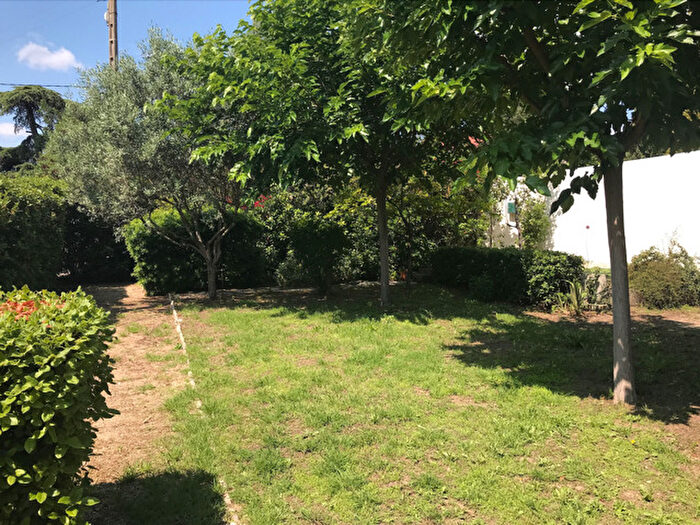 Maison à louer - Nîmes, Puech du Teil - 6 pièces - 3 chambres