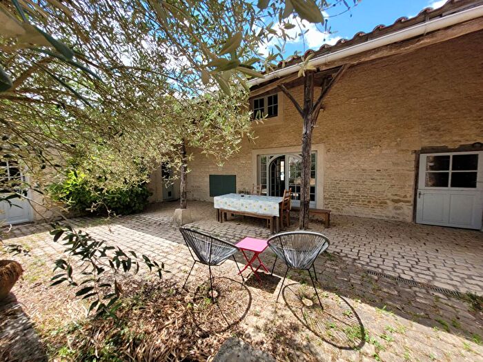 Les Magnils-Reigniers : Maison 6 pièces à vendre