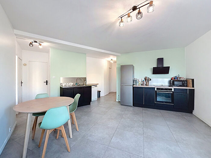 Appartement à vendre - Villeurbanne - 4 pièces - 3 chambres